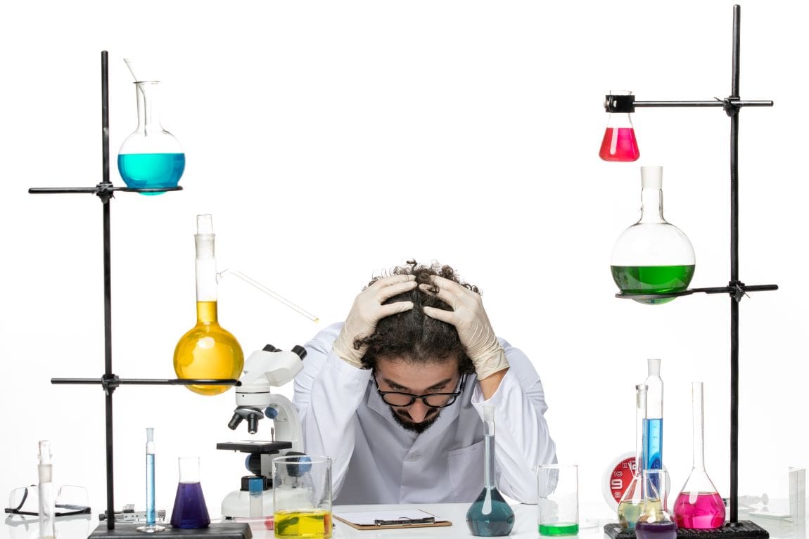 Why researchers favor safe over risky projects? Exploring scientific ...